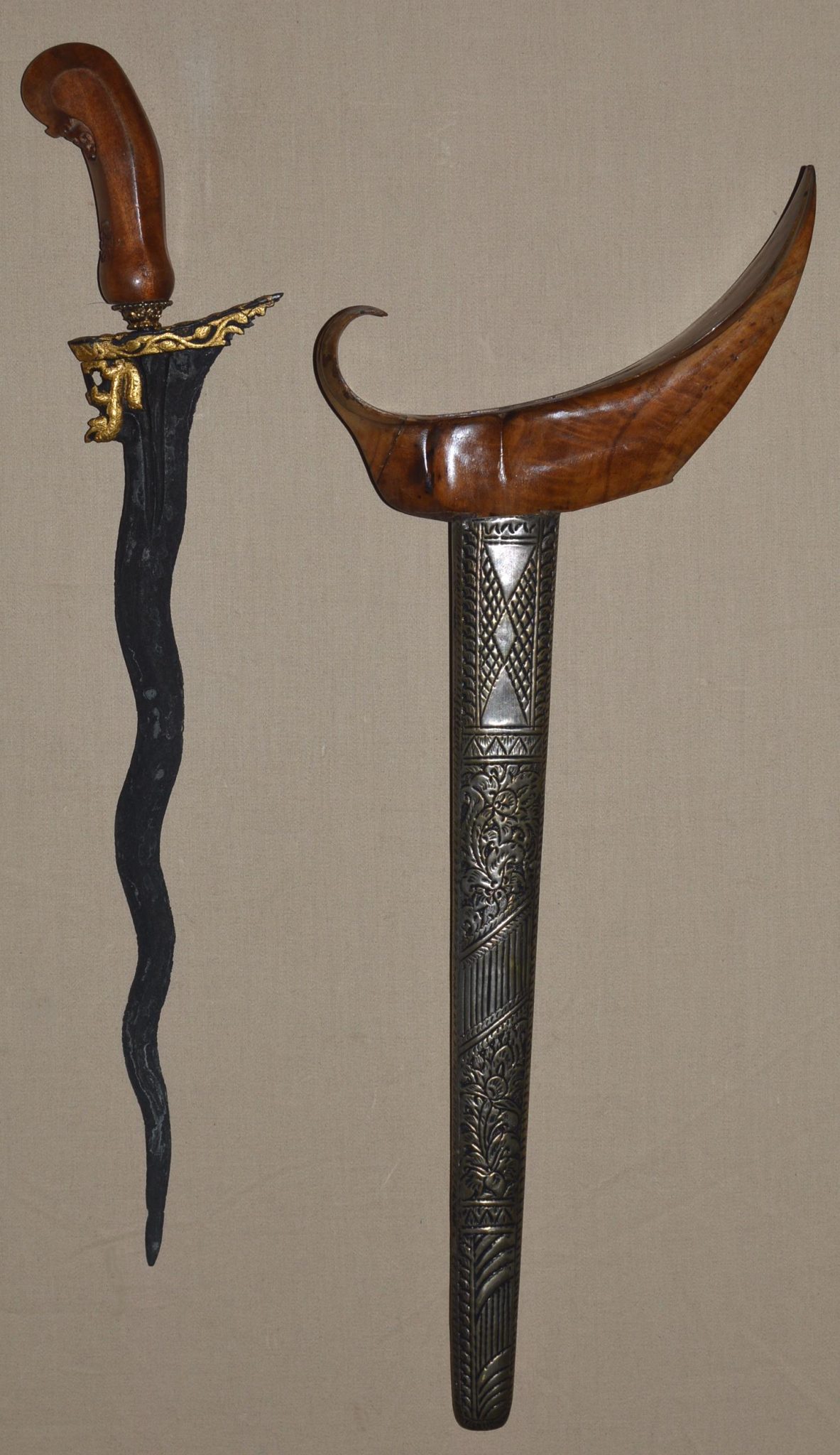 East Javanese Keris (Kris) Solo Dagger with 17th C Blade - Antique ...
