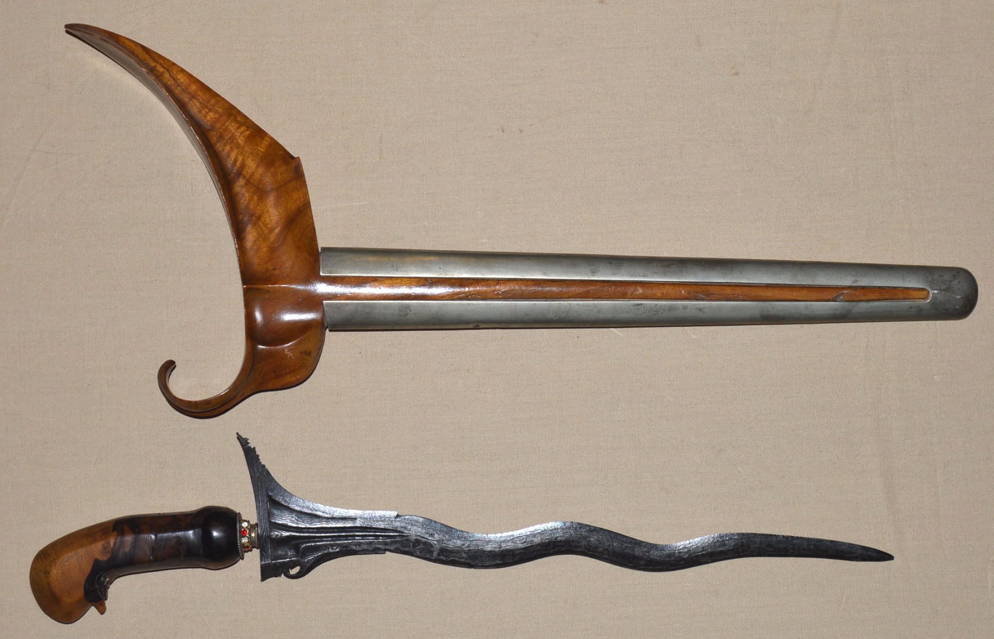 West Javanese Keris (Kris) Solo Dagger with 18th C Blade - Antique ...