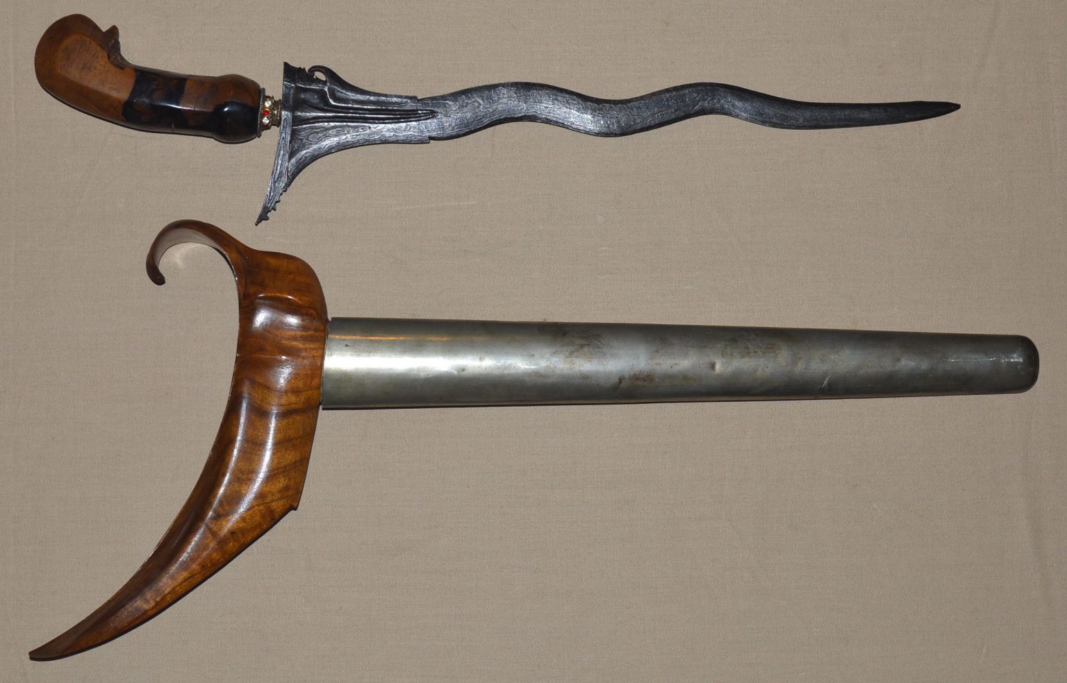 West Javanese Keris (Kris) Solo Dagger with 18th C Blade - Antique ...