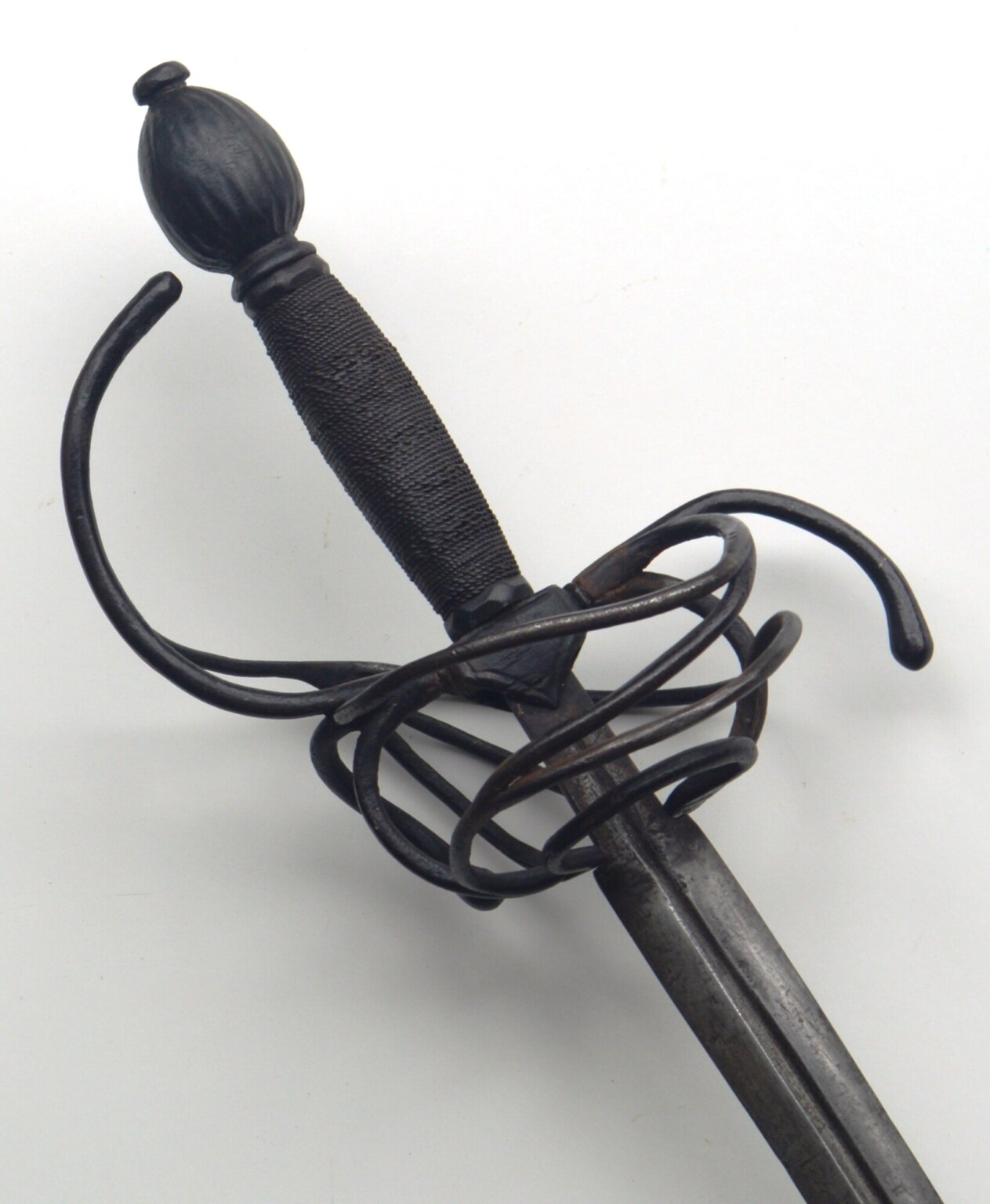 German Swept Hilt Rapier, Early 17th C - Antique Weapon Store