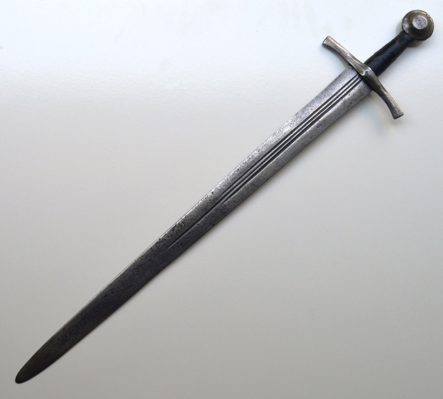 Medieval Knightly Type XIV Broadsword, Early 14th C - Antique Weapon Store