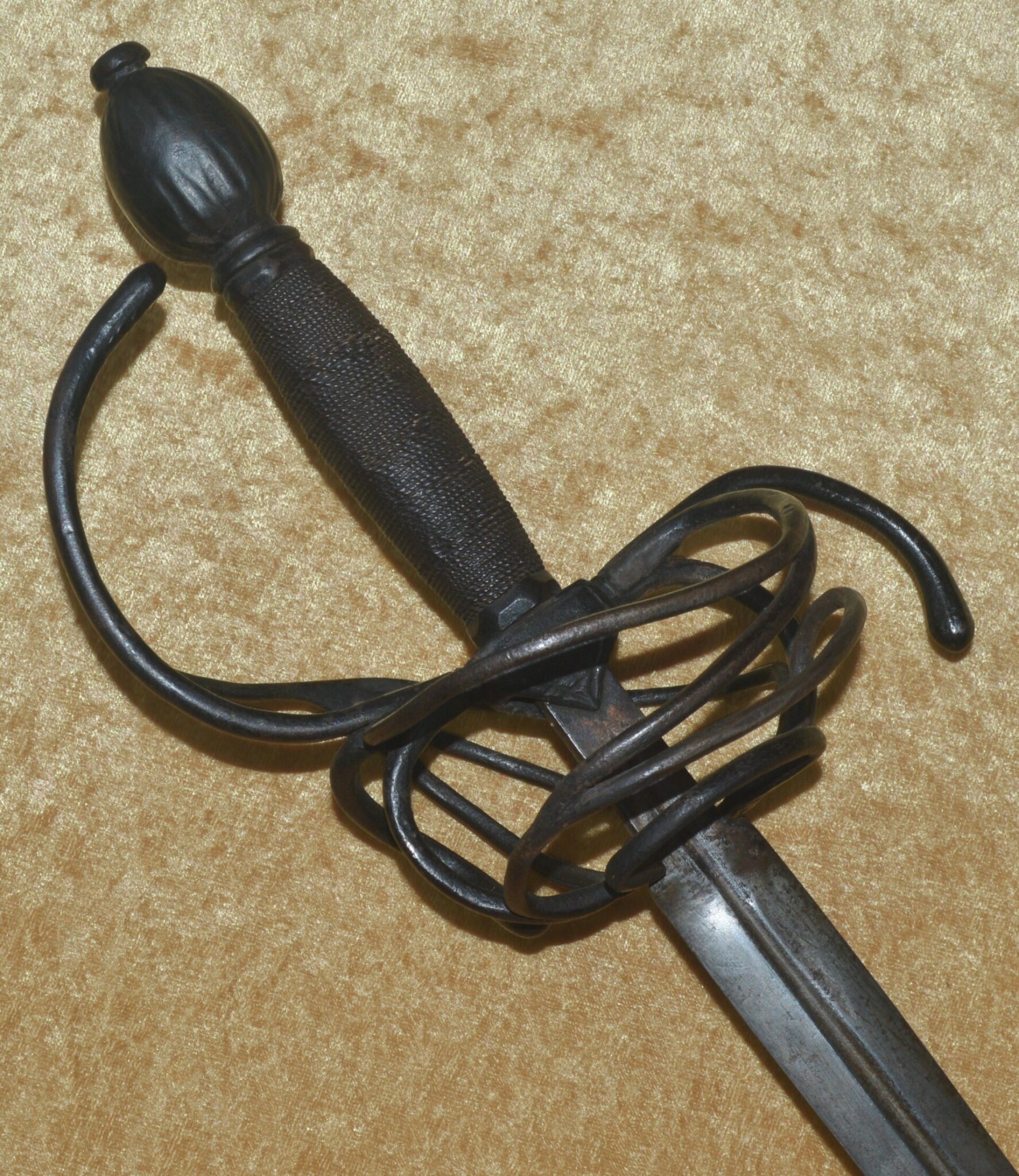 German Swept Hilt Rapier, Early 17th C - Antique Weapon Store