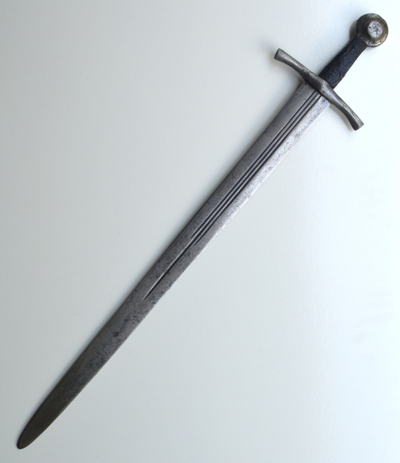 ﻿Medieval Knightly Type XIV Broadsword, Early 14th C - Antique Weapon Store