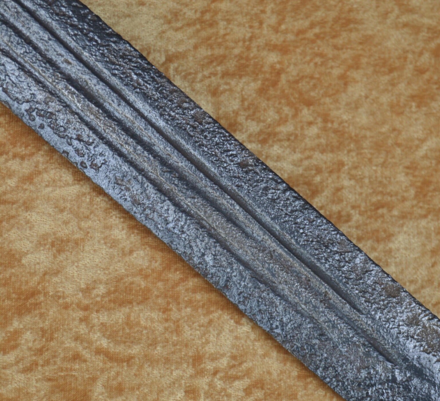 Medieval Knightly Broadsword, 14th/15th C - Antique Weapon Store