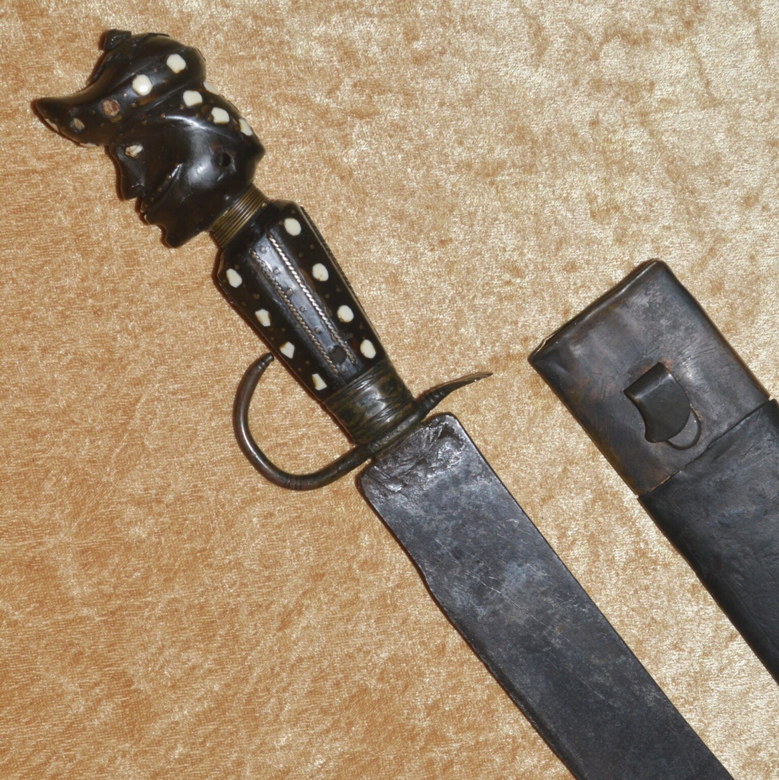 Antique Weapons Dealer for Historic Weapons - Antique Weapon Store