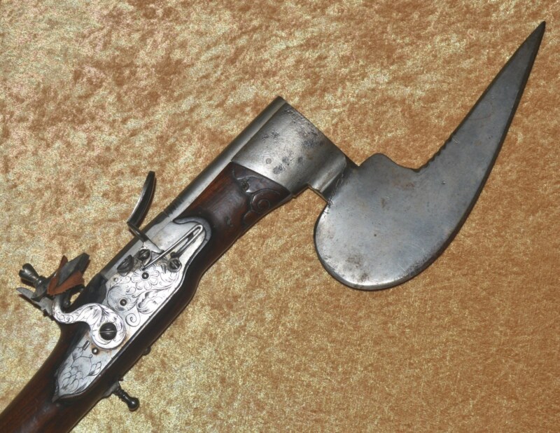 European Combination Axe/Flintlock Pistol, 18th C - Antique Weapon Store