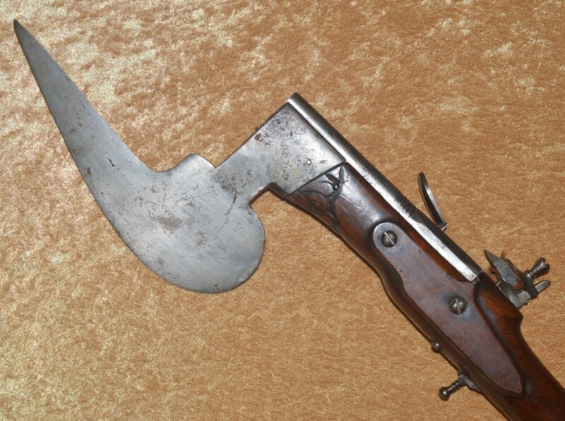 European Combination Axe/Flintlock Pistol, 18th C - Antique Weapon Store
