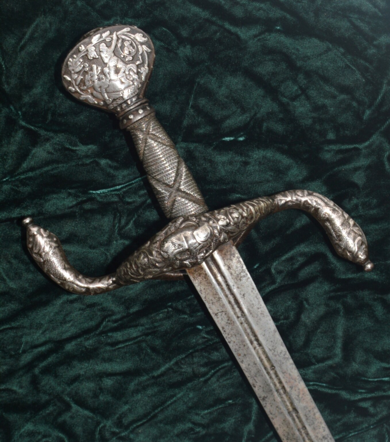 Antique Weapons Dealer for Historic Weapons - Antique Weapon Store