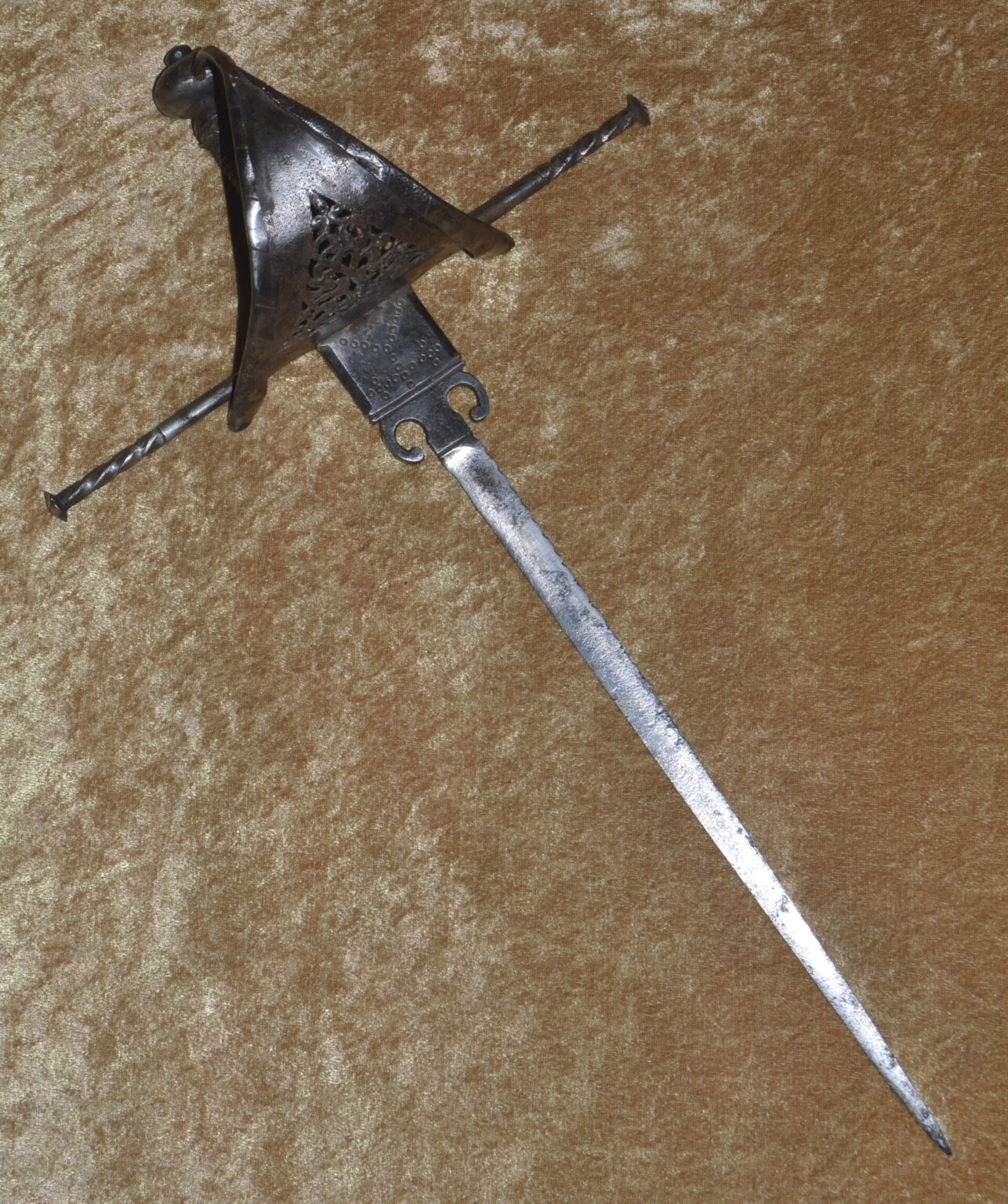 Antique Weapons Dealer for Historic Weapons - Antique Weapon Store