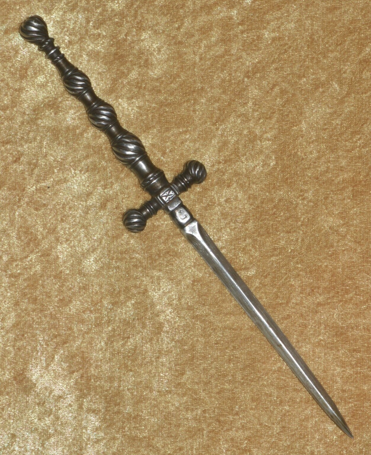 Antique Weapons Dealer for Historic Weapons - Antique Weapon Store